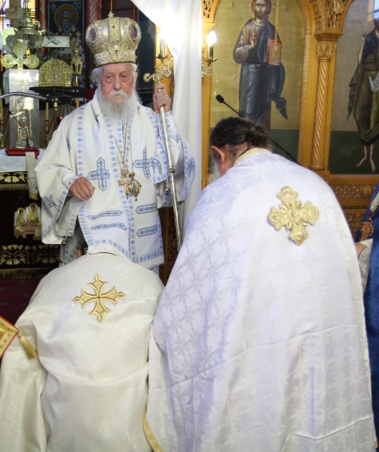 Χειροθεσία Πρωτοπρεσβυτέρου από τον Μητροπολίτη Παραμυθίας - news.tv4e.gr